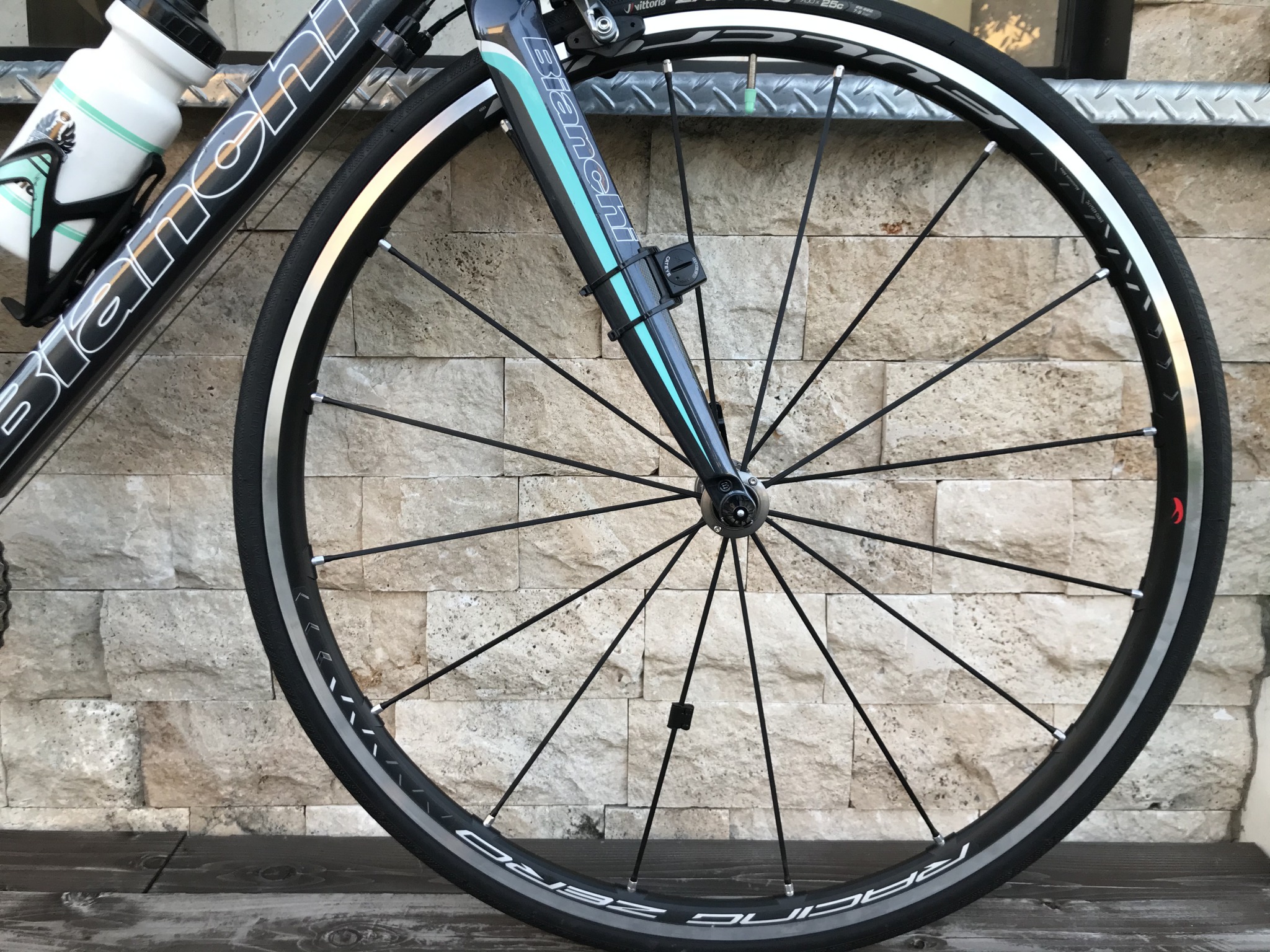 Bianchiをアップデート -FULCRUM Racing ZERO- – cyclemark サイクルマーク